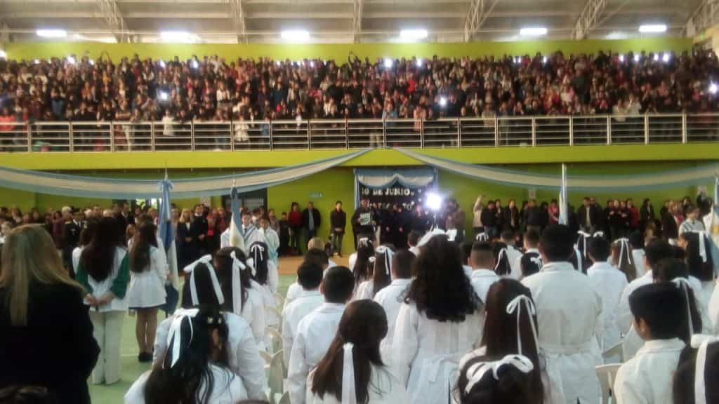 Niños y niñas de Rincón prometieron la bandera en un acto conjunto ...