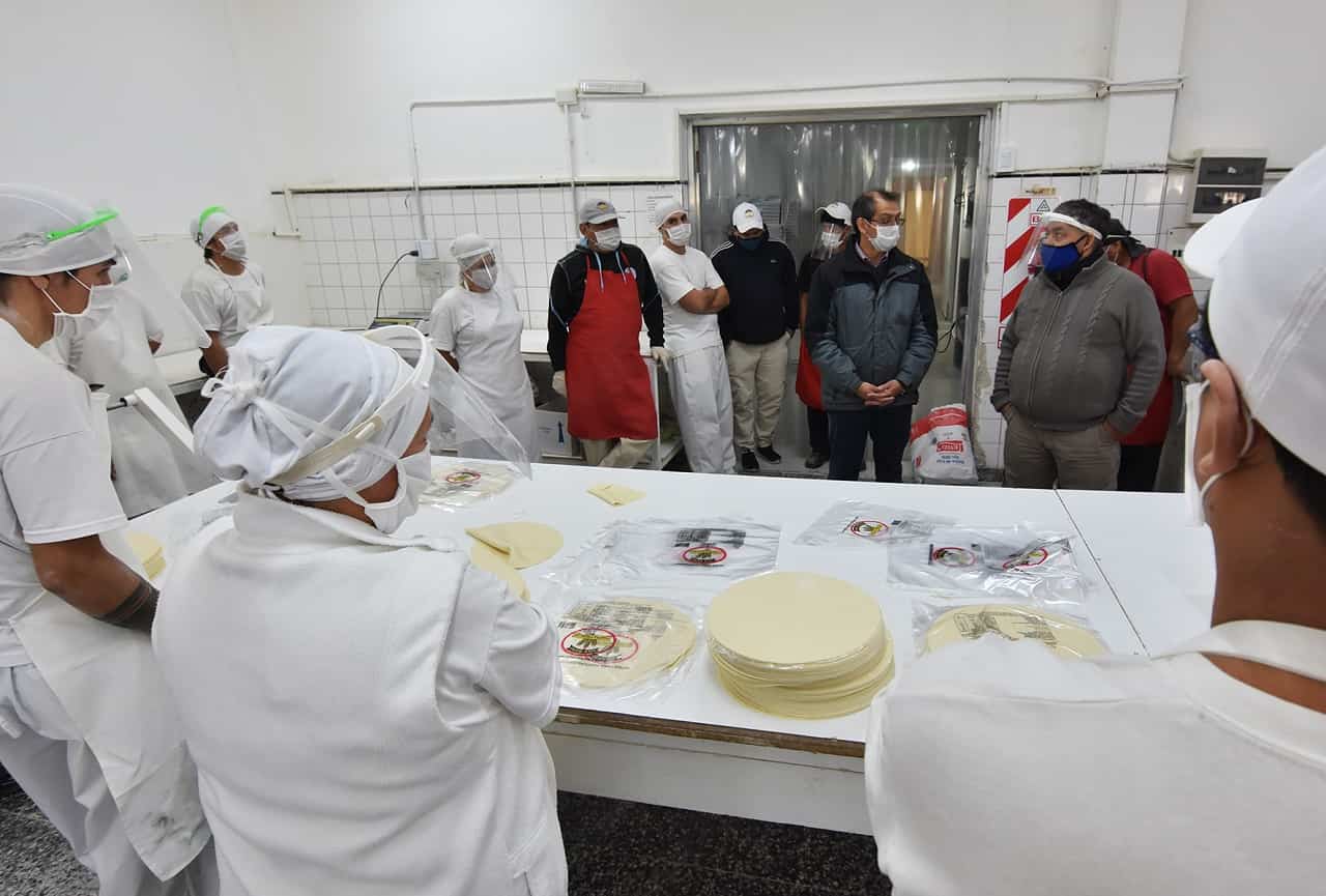 La fábrica de pastas Don Beno de Plaza Huincul sigue trabajando a pesar ...