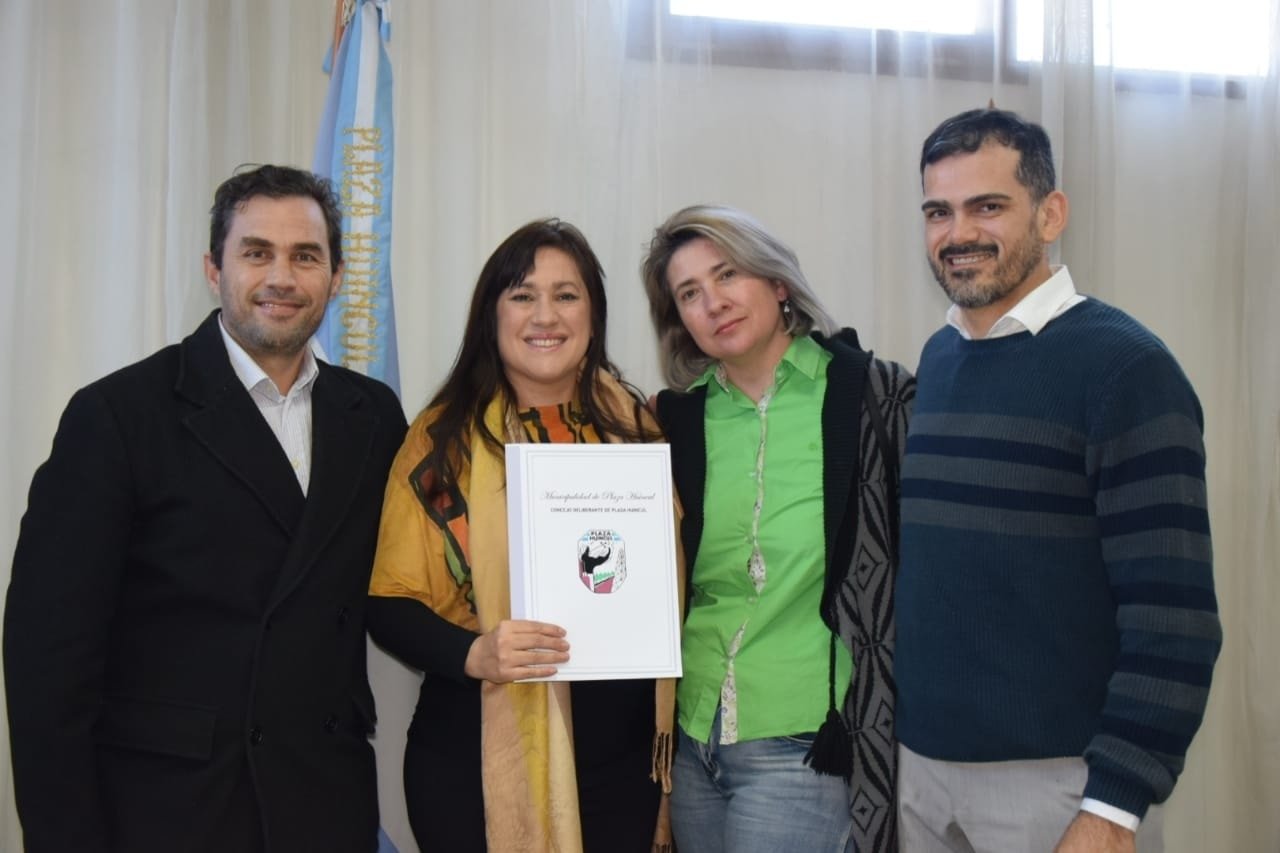 Reconocieron a la artista Aymará Rovera en Plaza Huincul – Cutral Co al ...