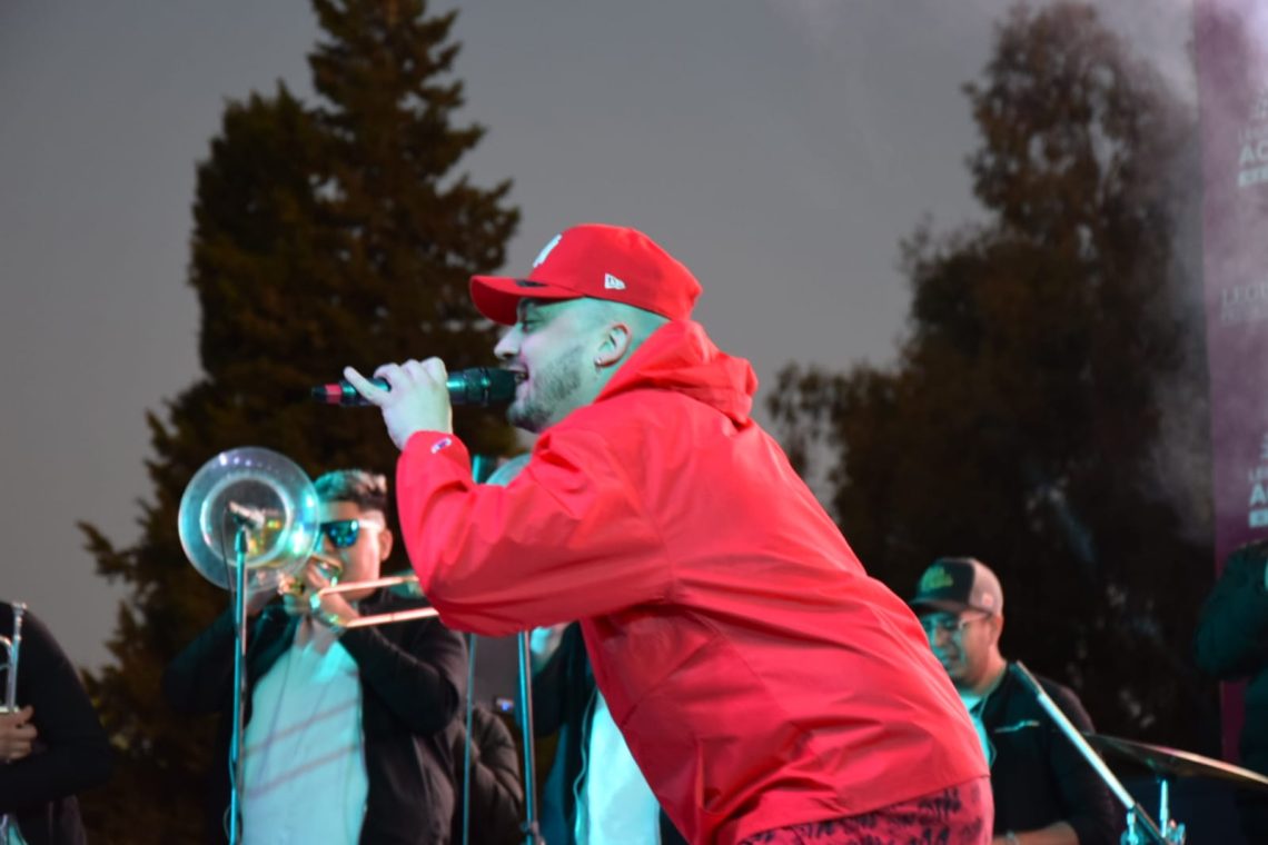 Plaza Huincul: Banda XXI hizo bailar al público en la fiesta de la ...