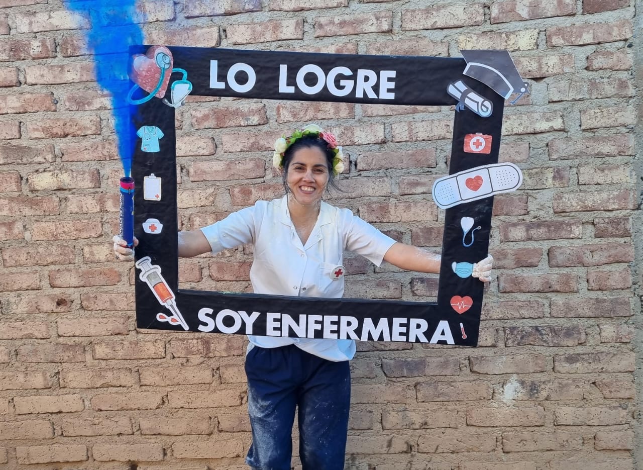 Felicitan a una flamante enfermera – Cutral Co al Instante